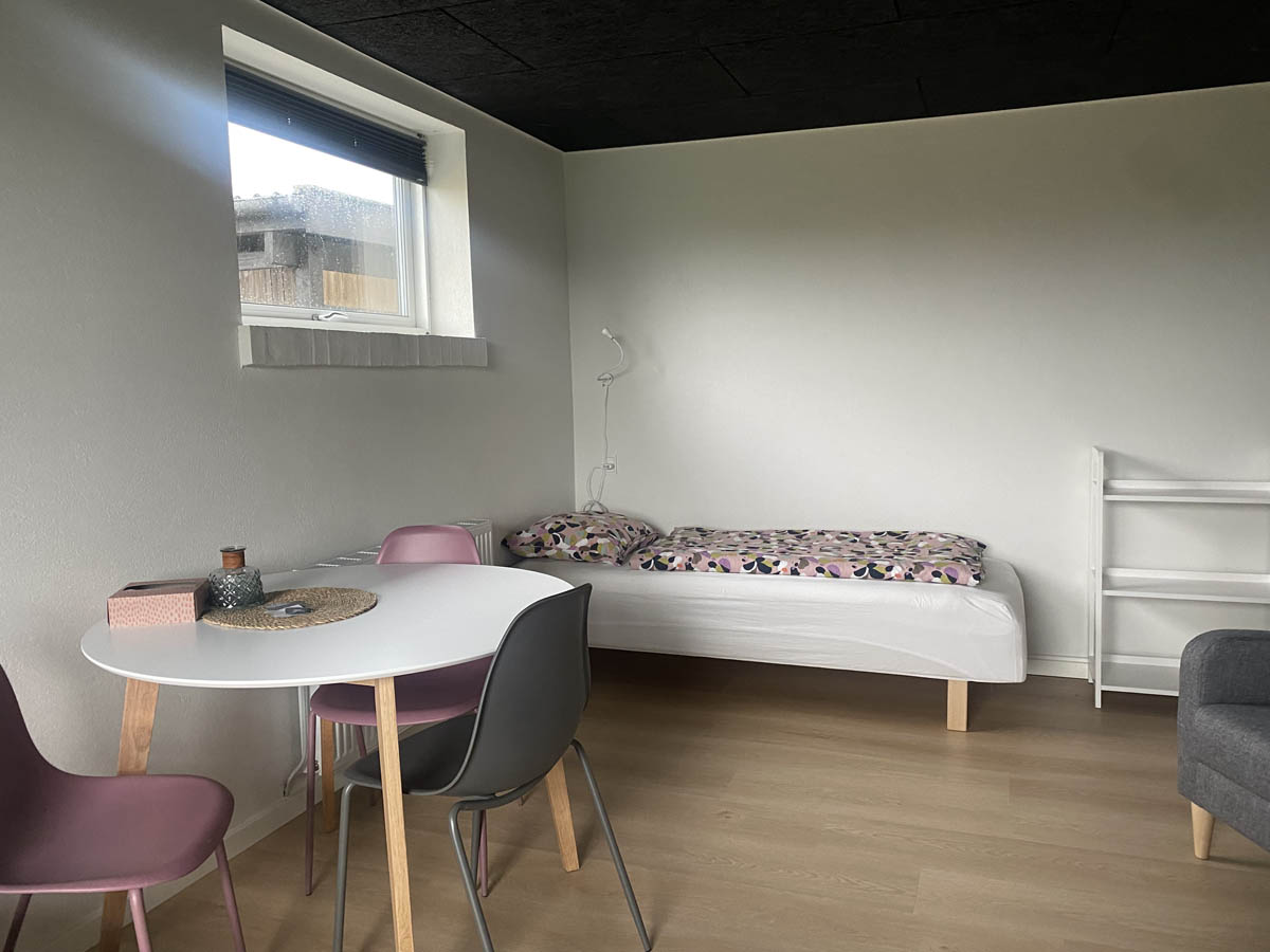 3 person room. Private toilet and bath. - Tornbyguesthouse